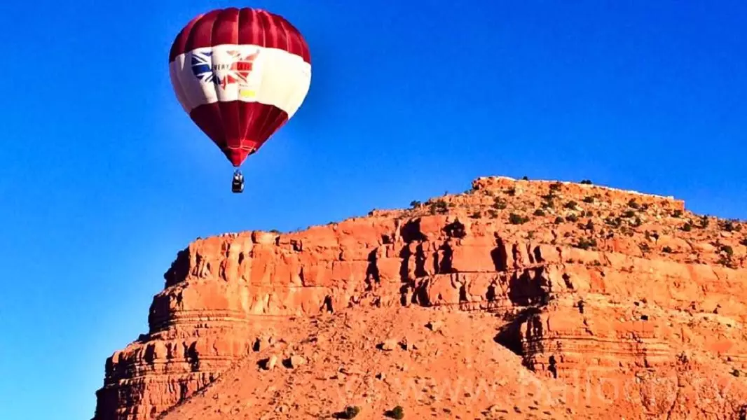 Nije rekord: Nei 48 Amerikaanske steaten yn in ballon