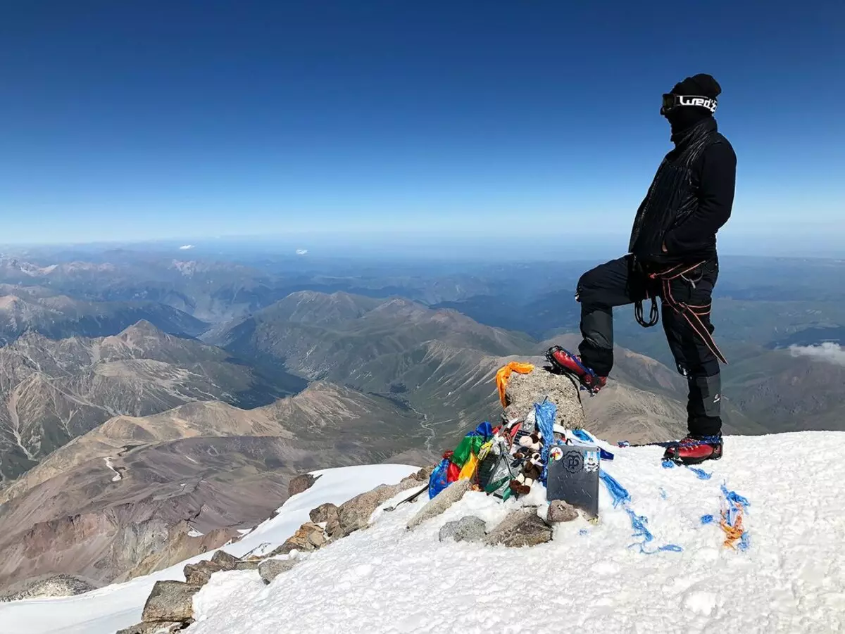 Peak Ýewropa: biz Elbrus gül nähili