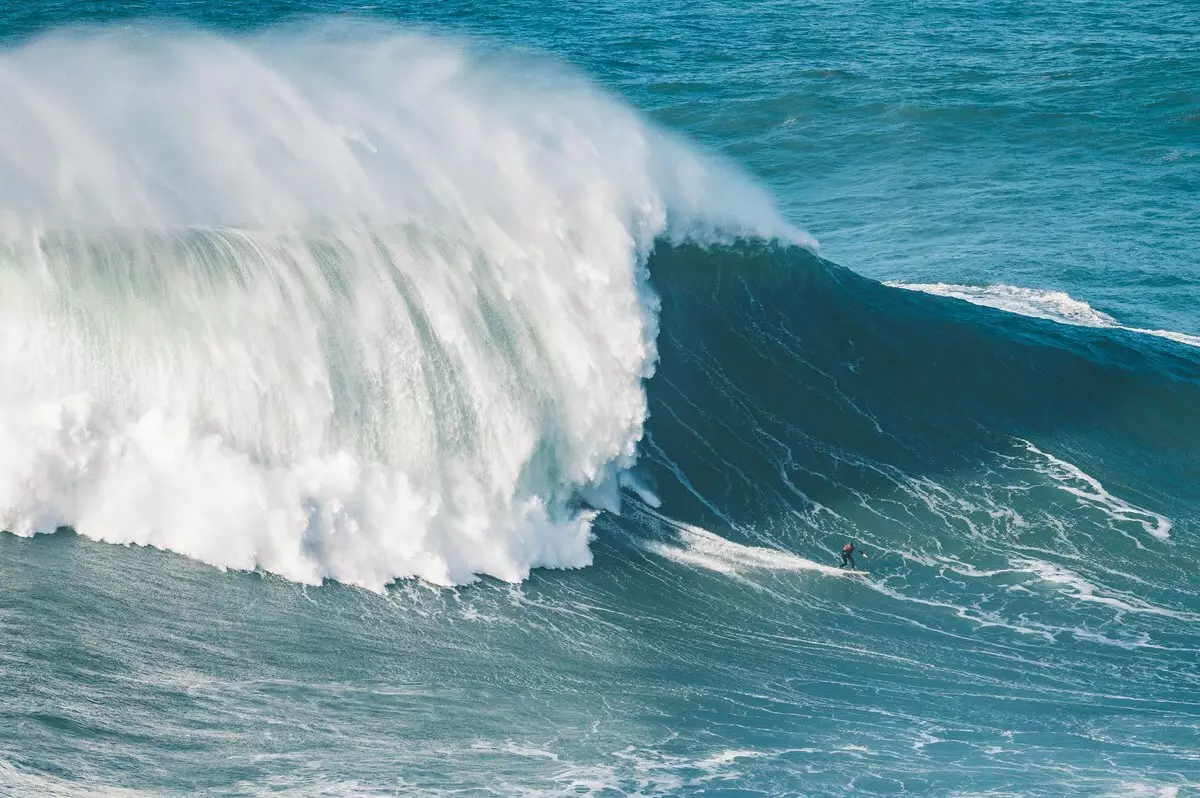 En på en med elementene: reise til nazare