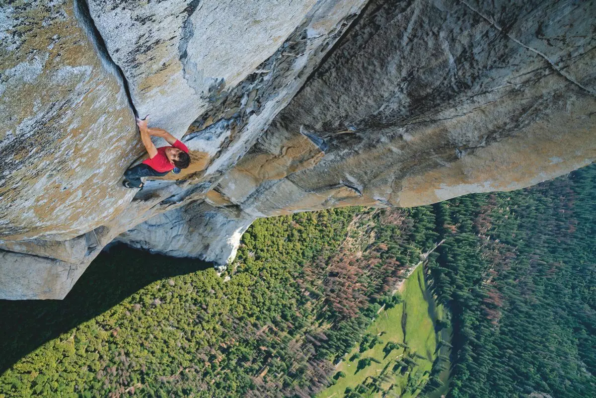 ବୀମା ବିନା ଆକାଶ କୁ 900 ମିଟର: ମୁକ୍ତ-Solo Alex Honnold