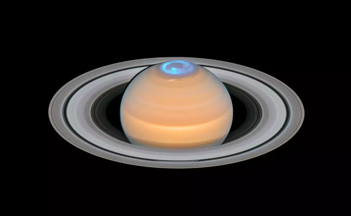 Northern Lights Saturn: Unikaalne shooting "Hubble" ja "Cassini"