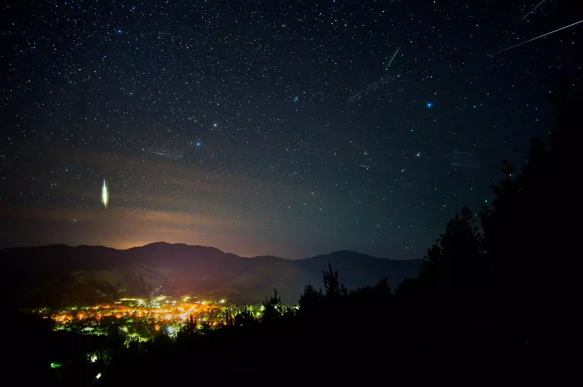 Проток метеора ГЕМИНИДА - вечерас! Где и како да га гледам?