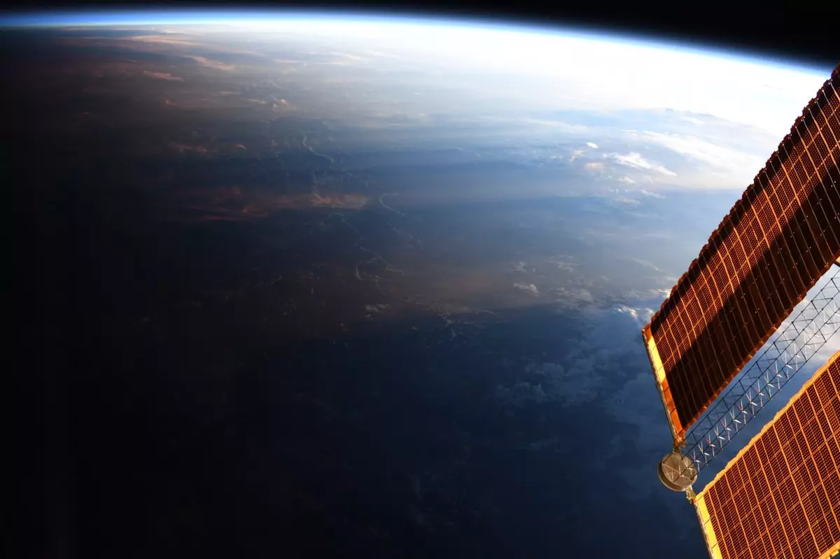 Gündüz ve Gecenin Değişimi ISS Kozmonotlarının Gözü Tarafından