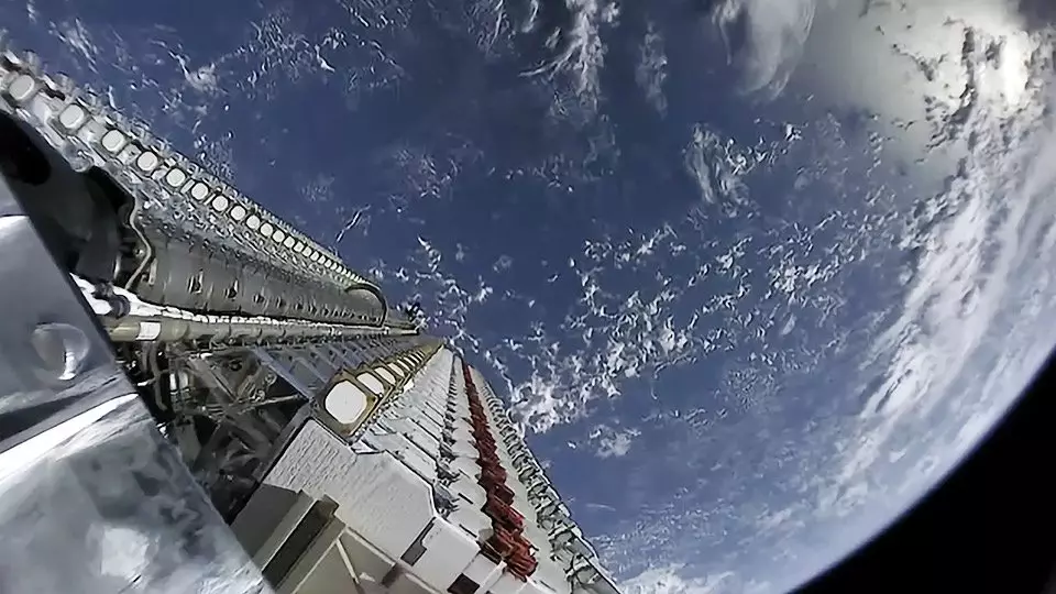 Europako satelite apenas apenas zegoen espazioan maskara aparatu batekin