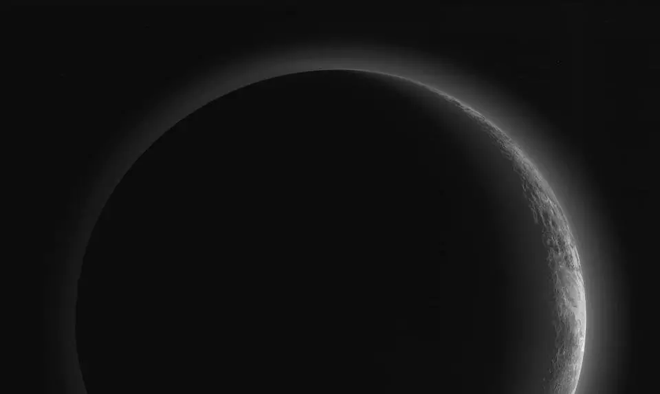 Guarda il miglior lato opposto di Plutone