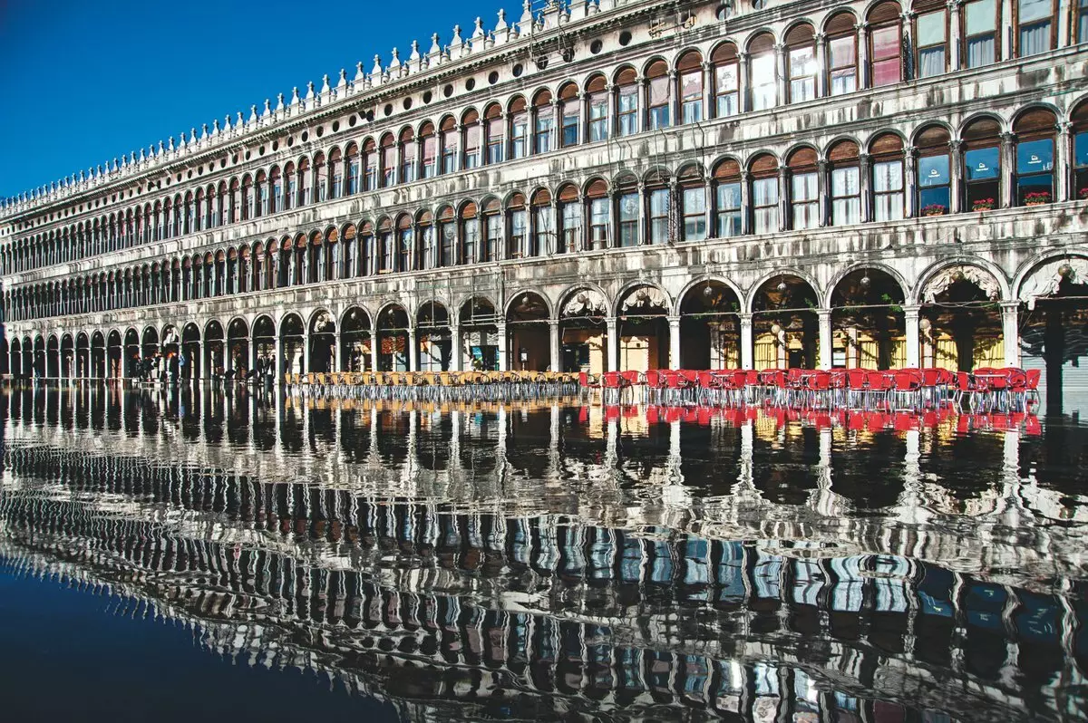 Duniya ta nuna: wanda za a iya gani a cikin canals na Venice?