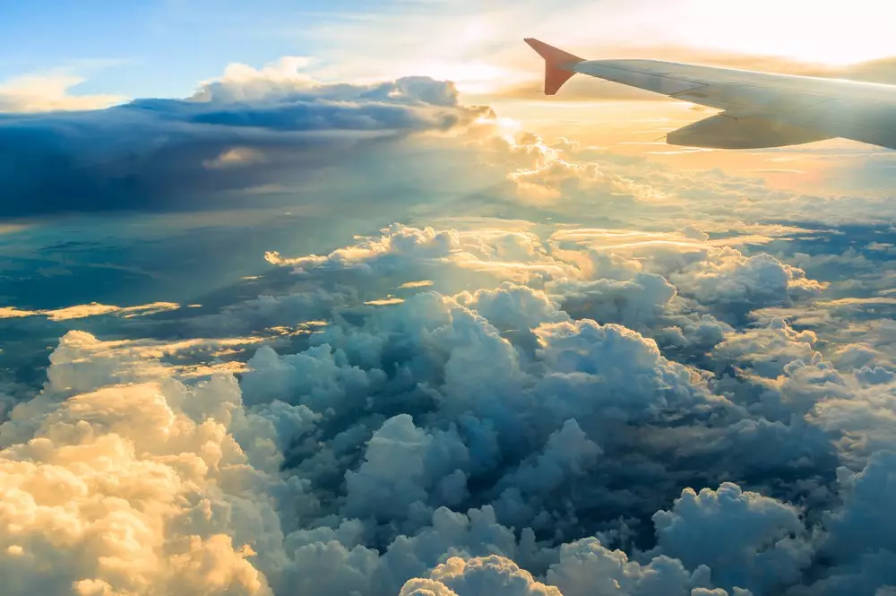 Пейзаж в илюминатора: как да се направи по-добри снимки от прозореца на самолета