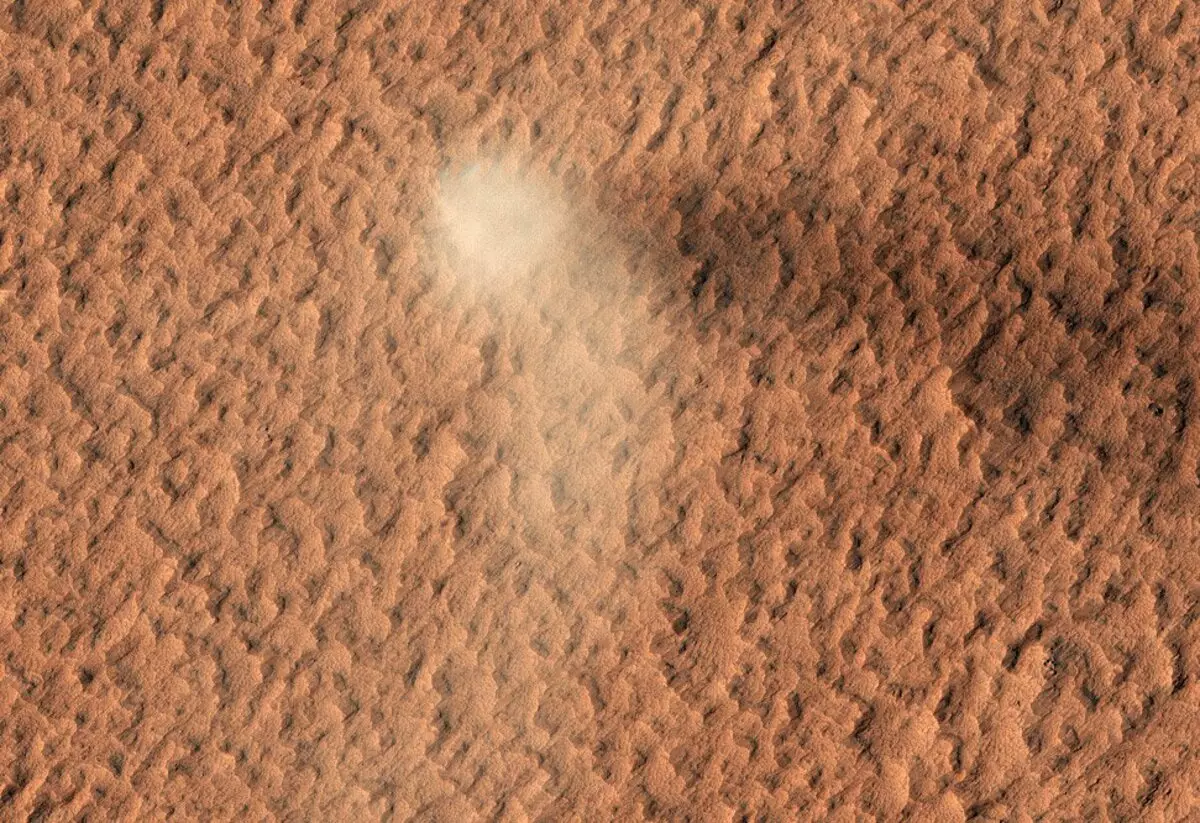 The huge "dusty devil" is amused on Mars: photo