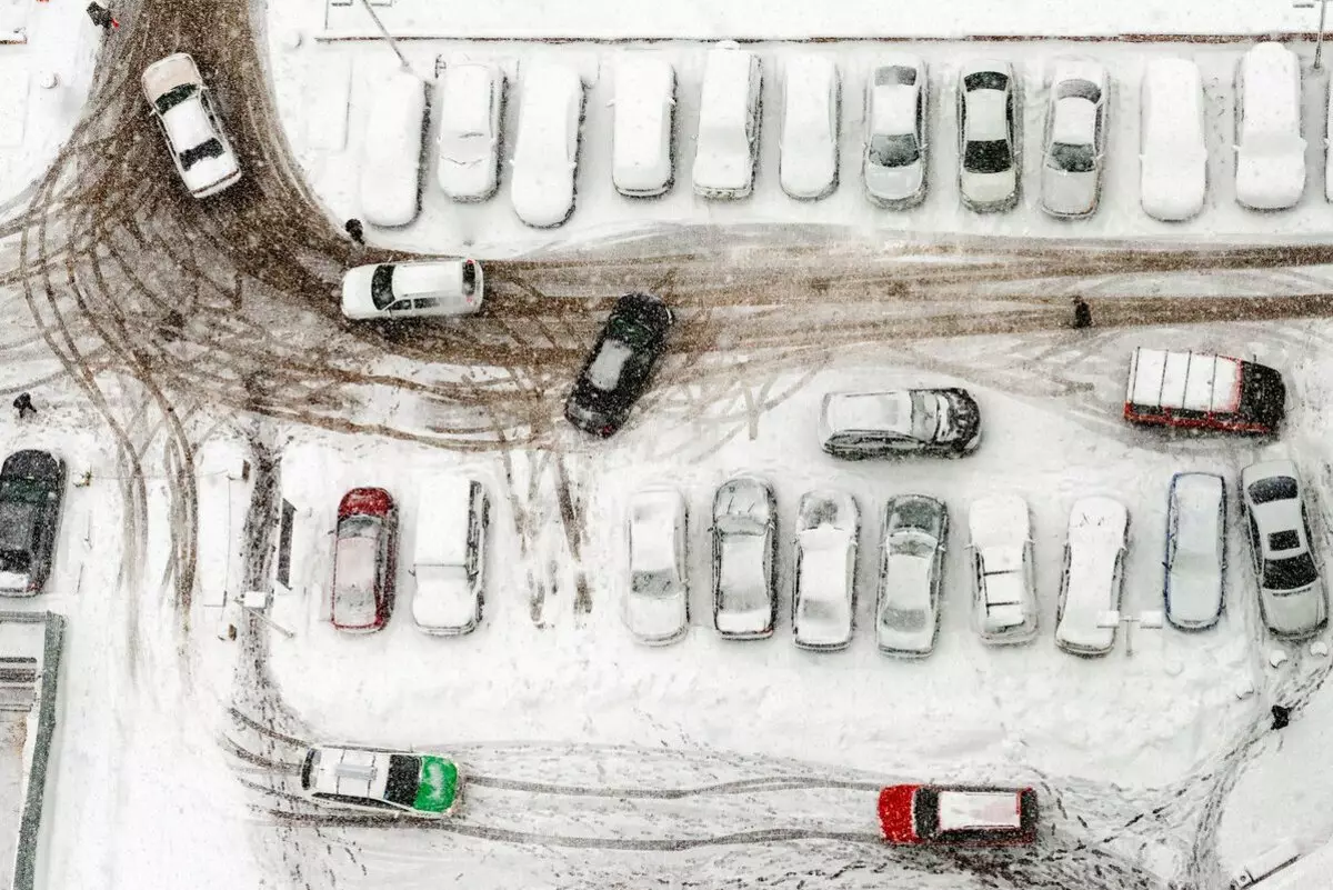 Parcheggio invernale, illusione della fine del mondo e altre foto della settimana