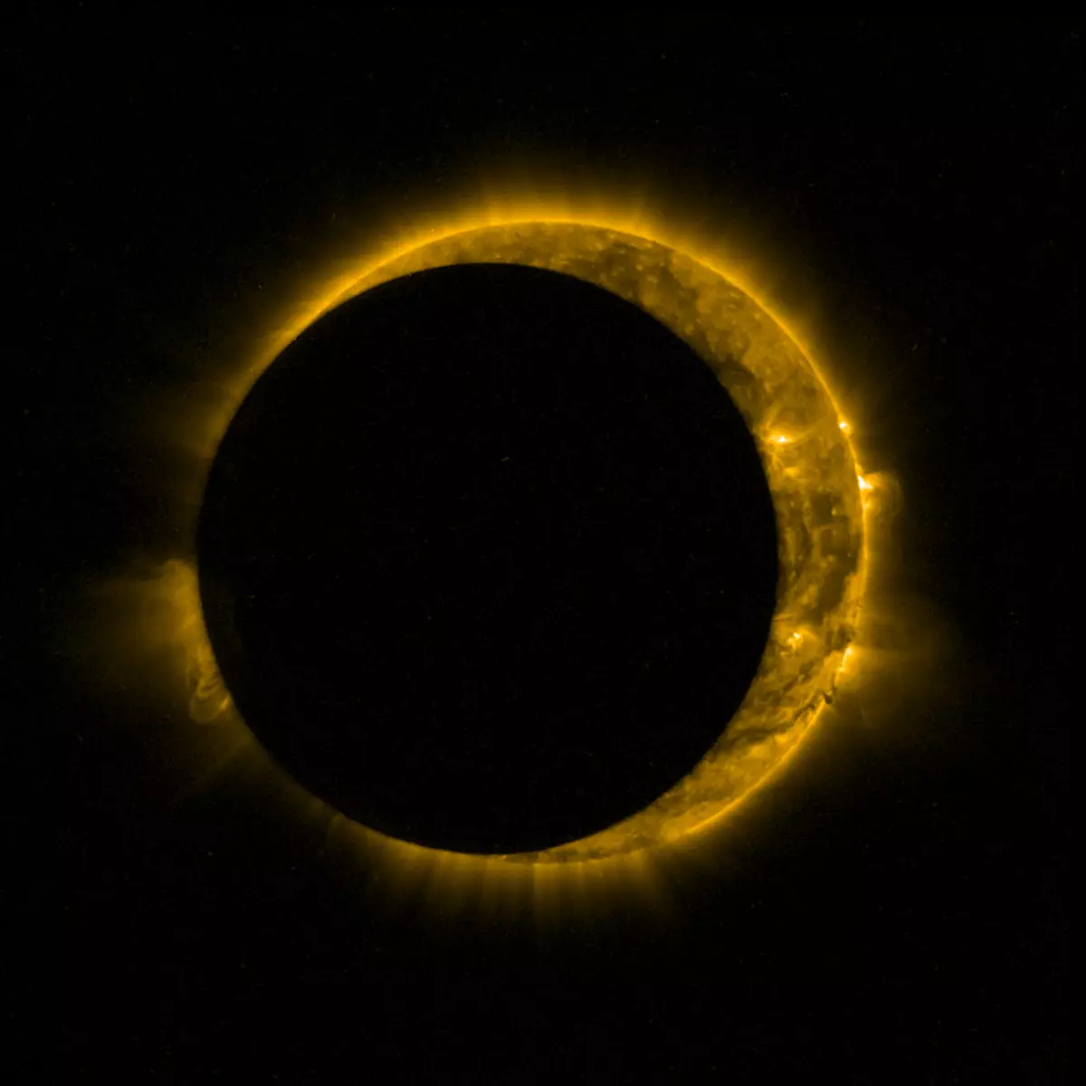 गेलेक्टिक हार्ट, प्लूटो पर सूर्यास्त और ब्रह्मांड की अन्य तस्वीरें