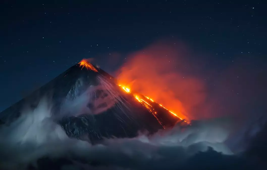 Volcano Klyuchevskaya a lluniau eraill o'r wythnos