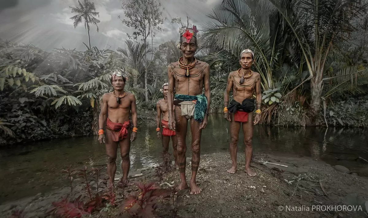 Anọ shaman na ndị ọzọ na foto nke izu