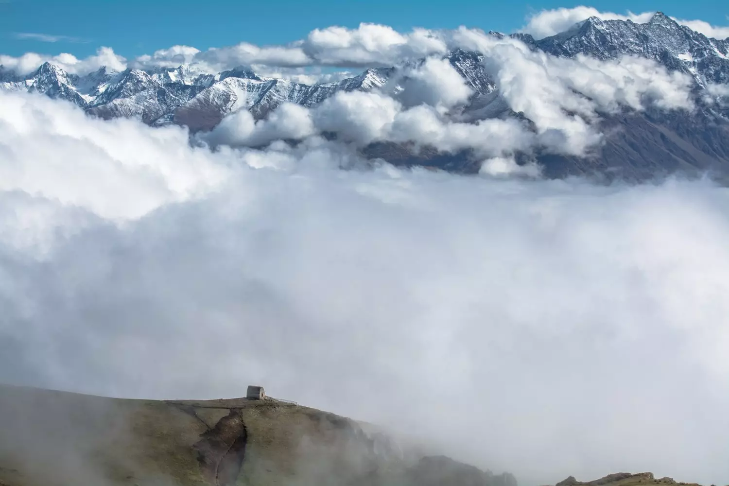 Ingushetia. Βουνό τραπεζαρία (3003) Εκκλησία-Ιερό των χωριών Mint.