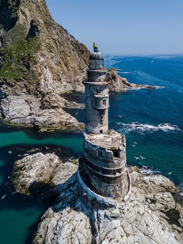 Lighthouse makali ya ulimwengu: Safari ya Cape Aniva