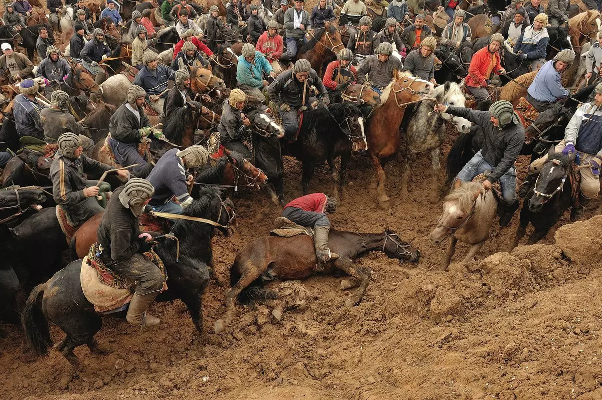 "Zeruaren kolorean, eta Jainkoarengana hurbiltzeko". Bidaia Moskutik Dushanbe-n