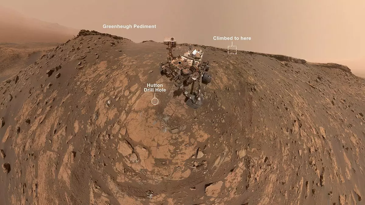 Marshaw Curiosity fez Selfie para uma escalada em uma colina íngreme: vídeo