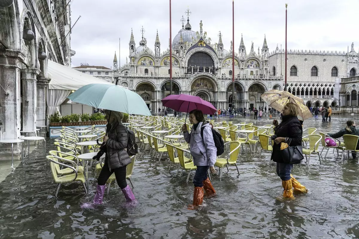 Ýokary suw Venice hepdäniň beýleki suratlary