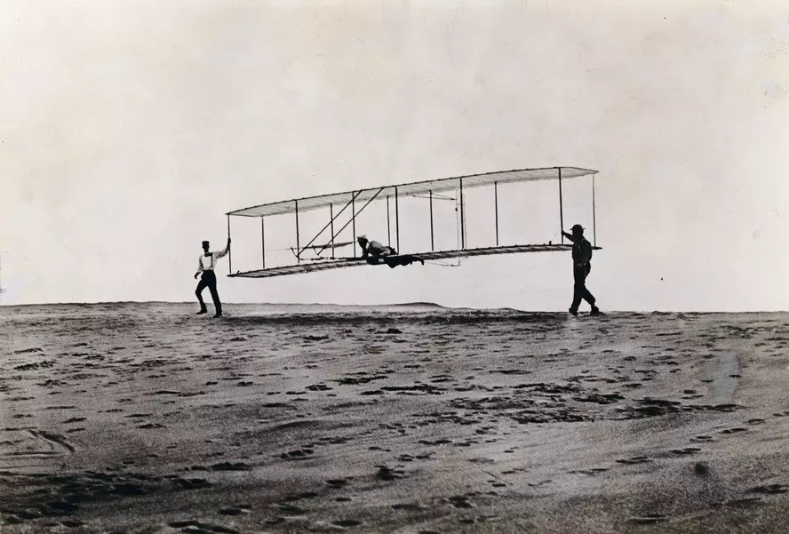 Estaría en el cielo: el vuelo de Orbille Wright en la foto de 1902.