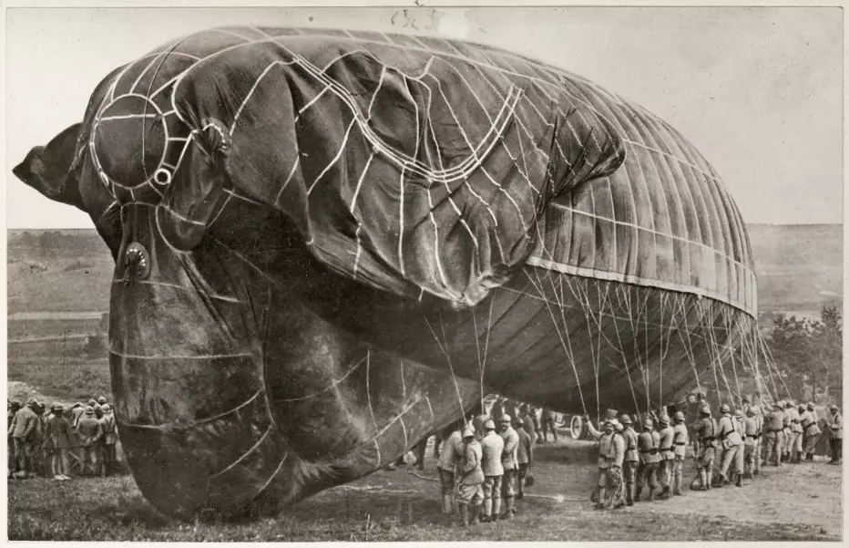 Primeiro de tudo - aeronave: uma foto do século do Archive National Geographic