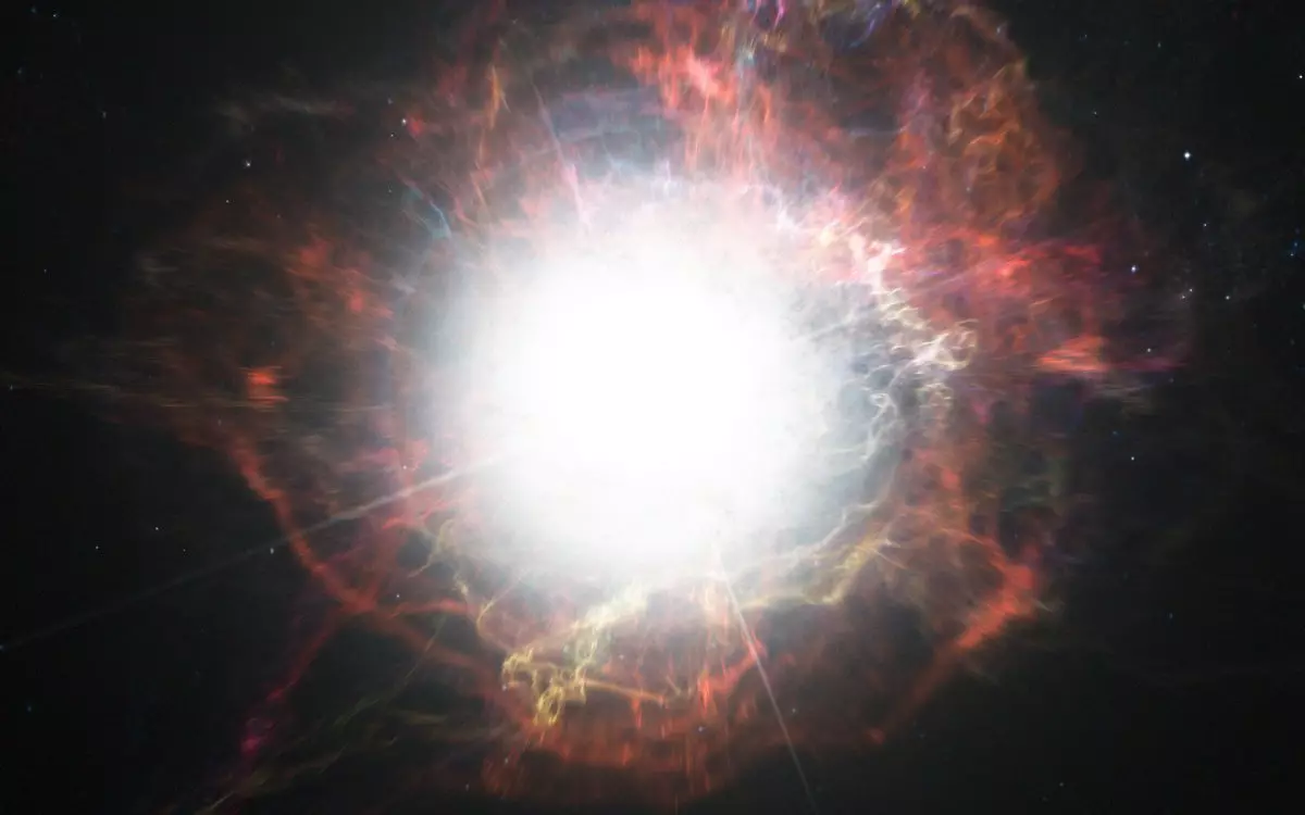 Supernova ที่สว่างที่สุดในประวัติศาสตร์ Eclipsed Galaxy ของตัวเอง