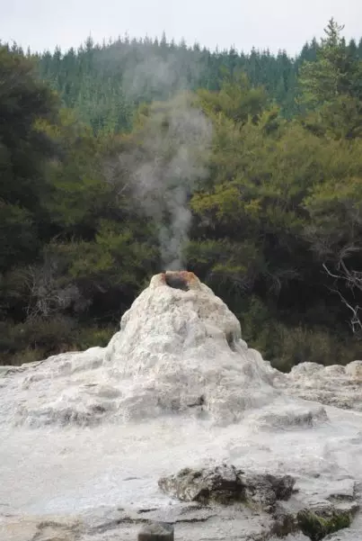 Geyser Lady Knox: Bættu bara við sápu