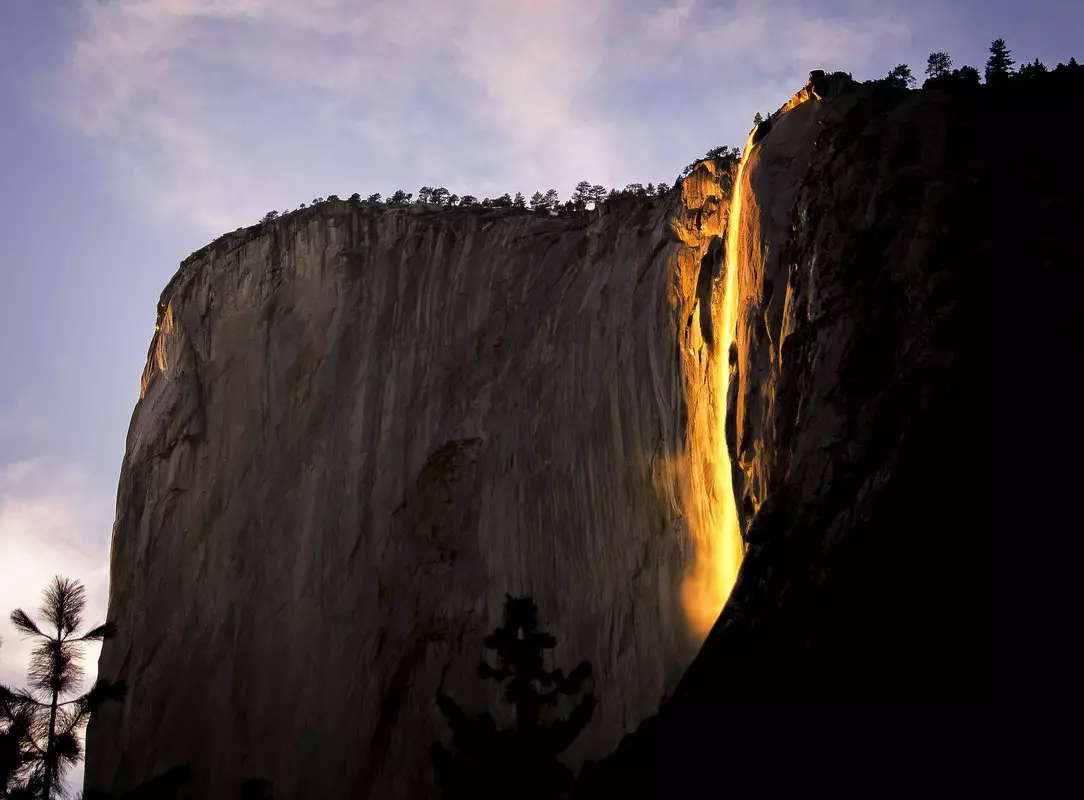 Yosemite இன் "லாவோவா" நீர்வீழ்ச்சி பள்ளத்தாக்கு: வீடியோ