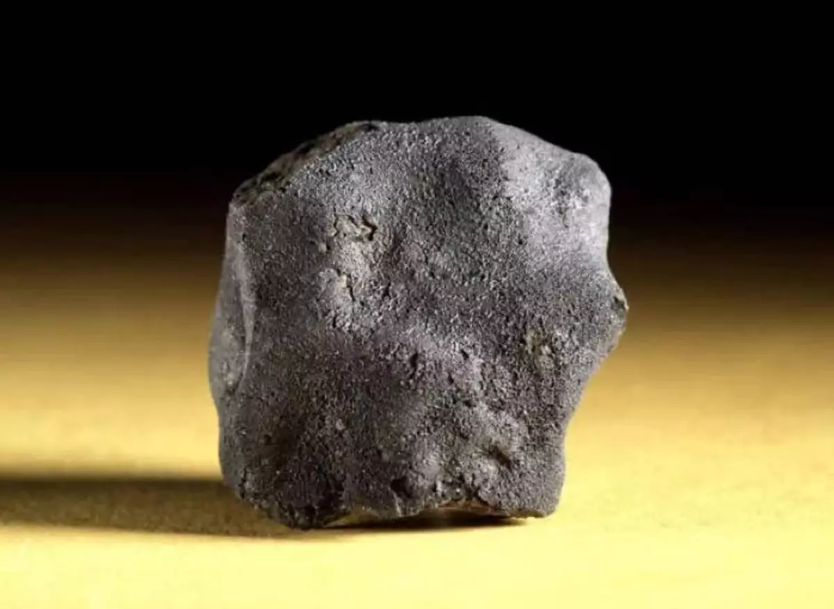 Fotspor av den gamle væsken av solsystemet som finnes i fragmentene til meteoritten