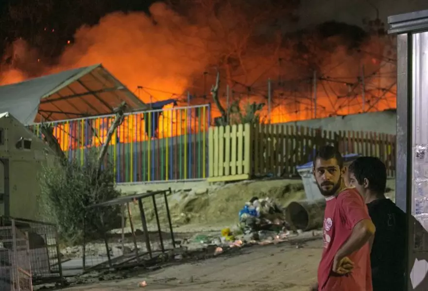 Lesbos spalone do obozu dla uchodźców