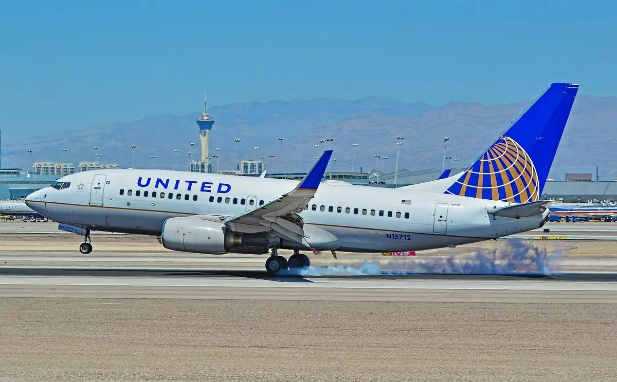 En Escorpí bord d'United Airlines penetrat