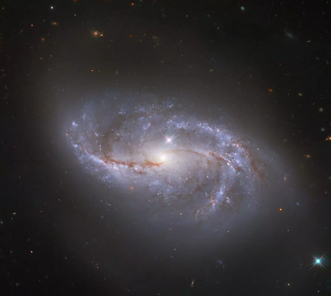 NGC 2608。
