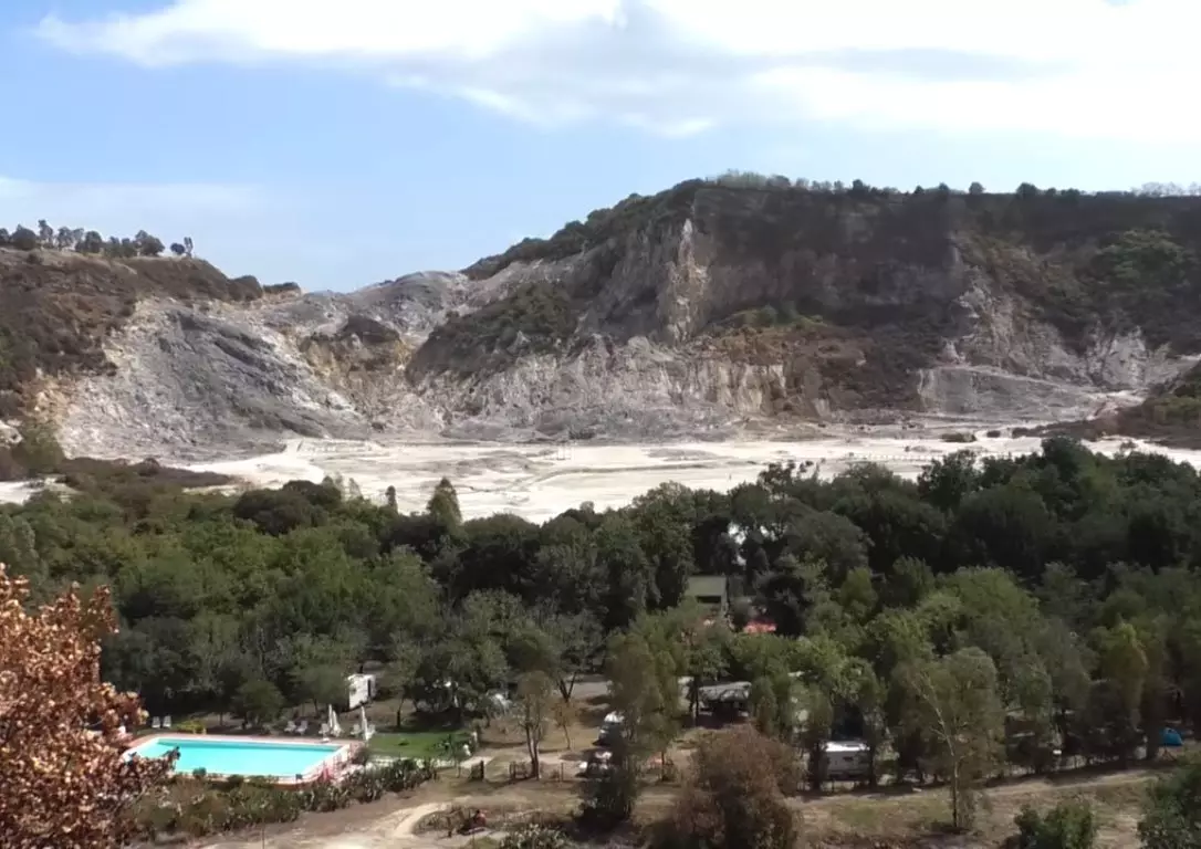 Italian family died, having fallen into a crater volcano