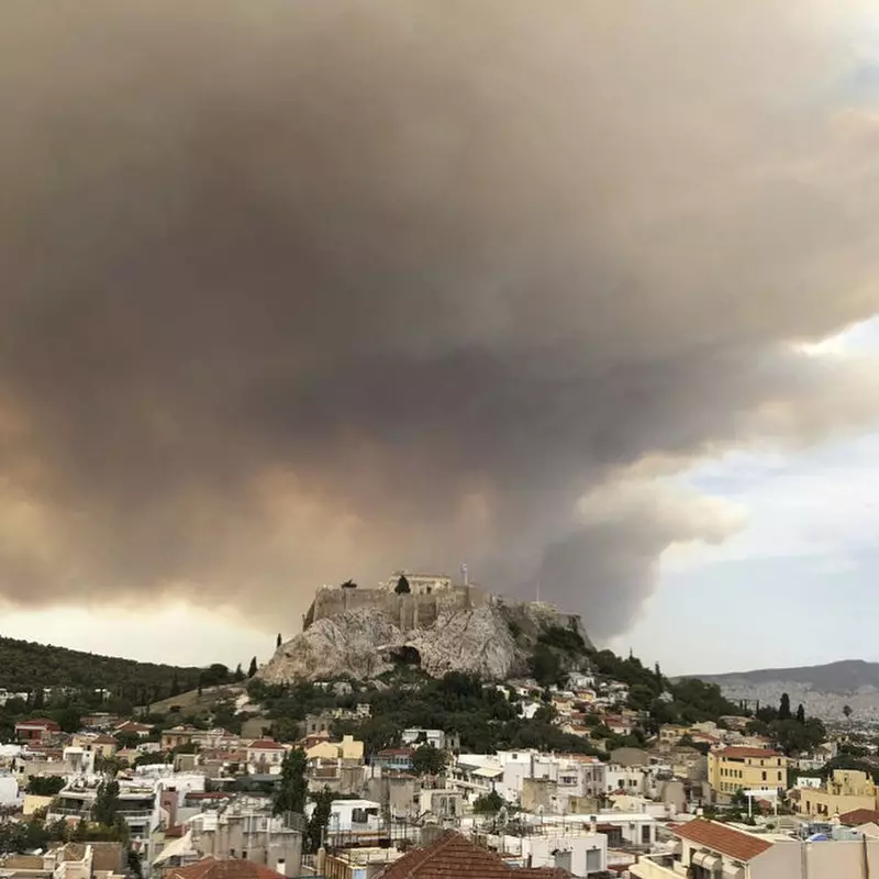 希臘的可怕火災：第一次火災後2天所知道的