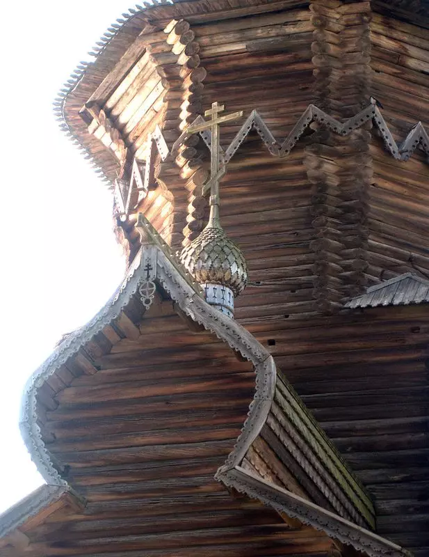 Chiesa in legno del XVIII secolo bruciato in Karelia