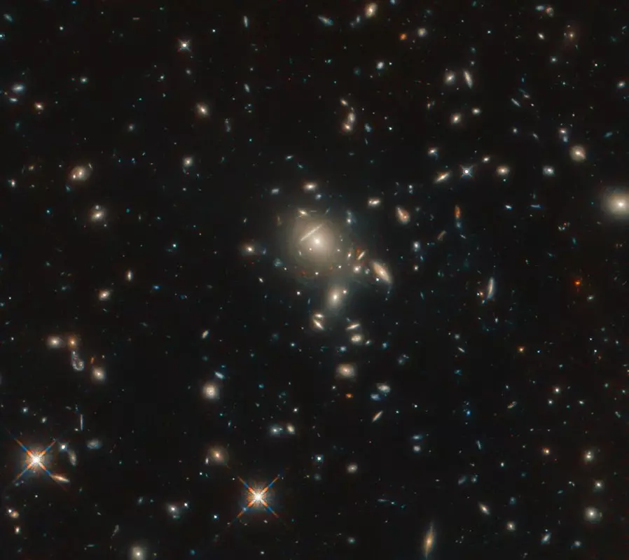 Галактика бо хуруҷи ташаккули ситораҳо: Нусхабардории нав "Hubble"