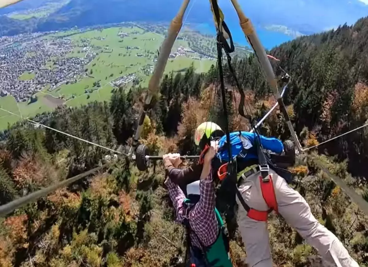 Come un turista accidentalmente volò su Deltaplane senza assicurazione: video