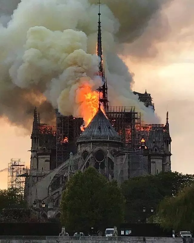 Notre Dame de Parisの火災：結果