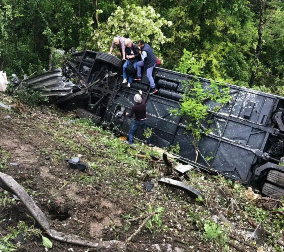 We Włoszech autobus z rosyjskojęzycznymi turystami rozbił się