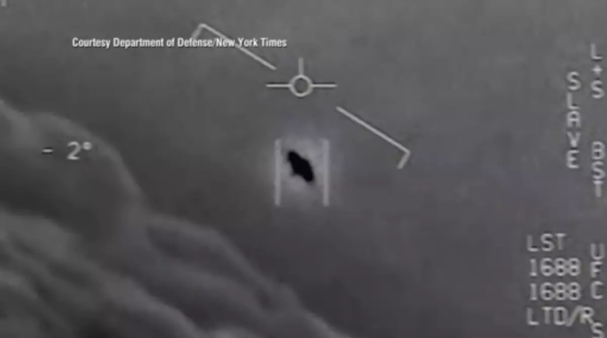 US Navy lees paub qhov tseeb ntawm cov yees duab nrog UFO