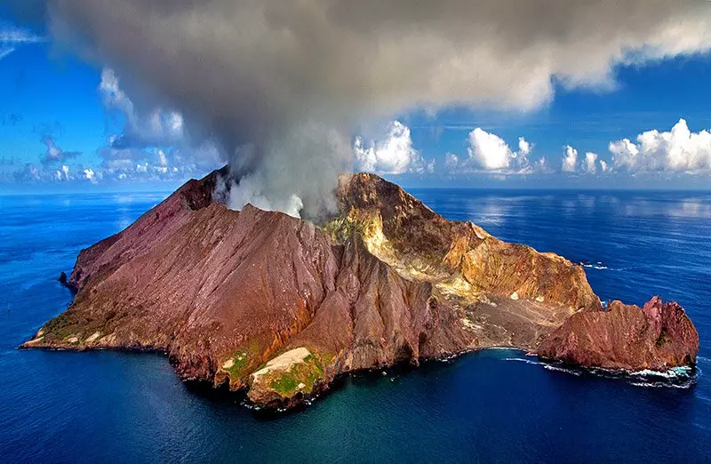 Á Nýja Sjálandi átti sér stað White Island eldfjallið. Dó 5 manns