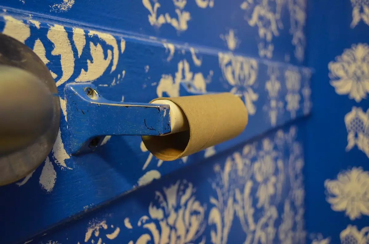 У Гонконзі озброєні люди викрали 600 рулонів туалетного паперу