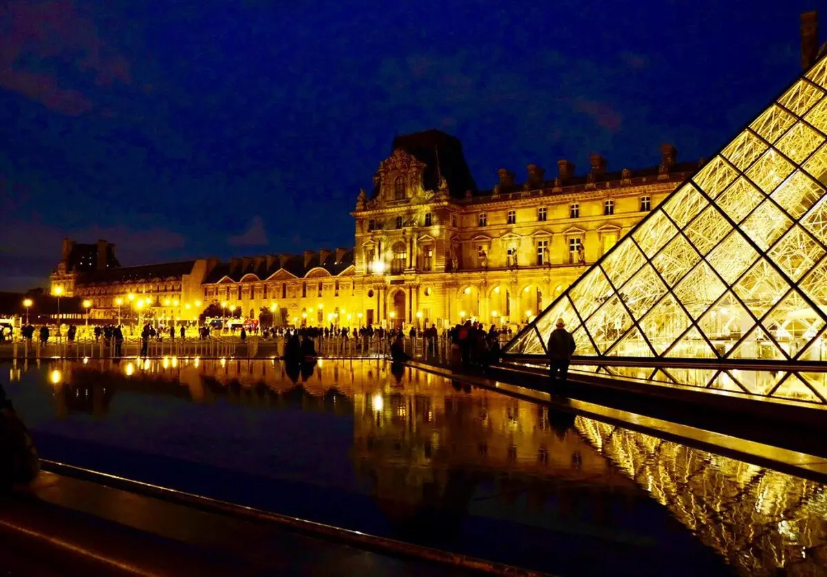 Louvre.