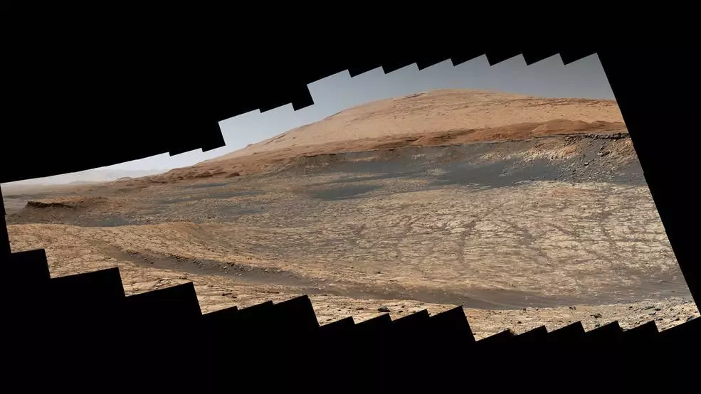 Penasaran nuduhake Panoramas Mars minangka bagean saka tugas musim panas