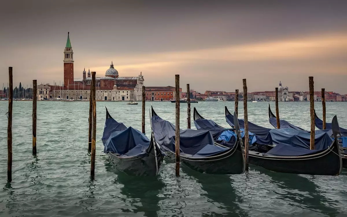 Omi ninu awọn ikanni Venetian ti di sihin: awọn abajade ti quarantine