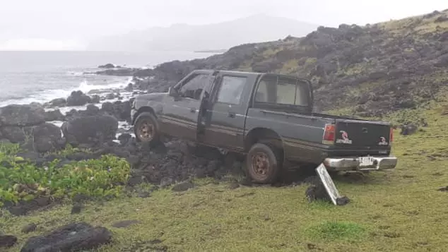 Batu Istukan Island Paskah merobohkan sebuah truk