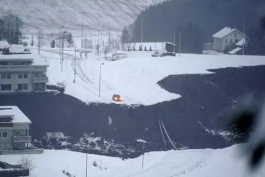 מפולת מסיבית בנורווגיה הרסו יותר מ -10 בתים