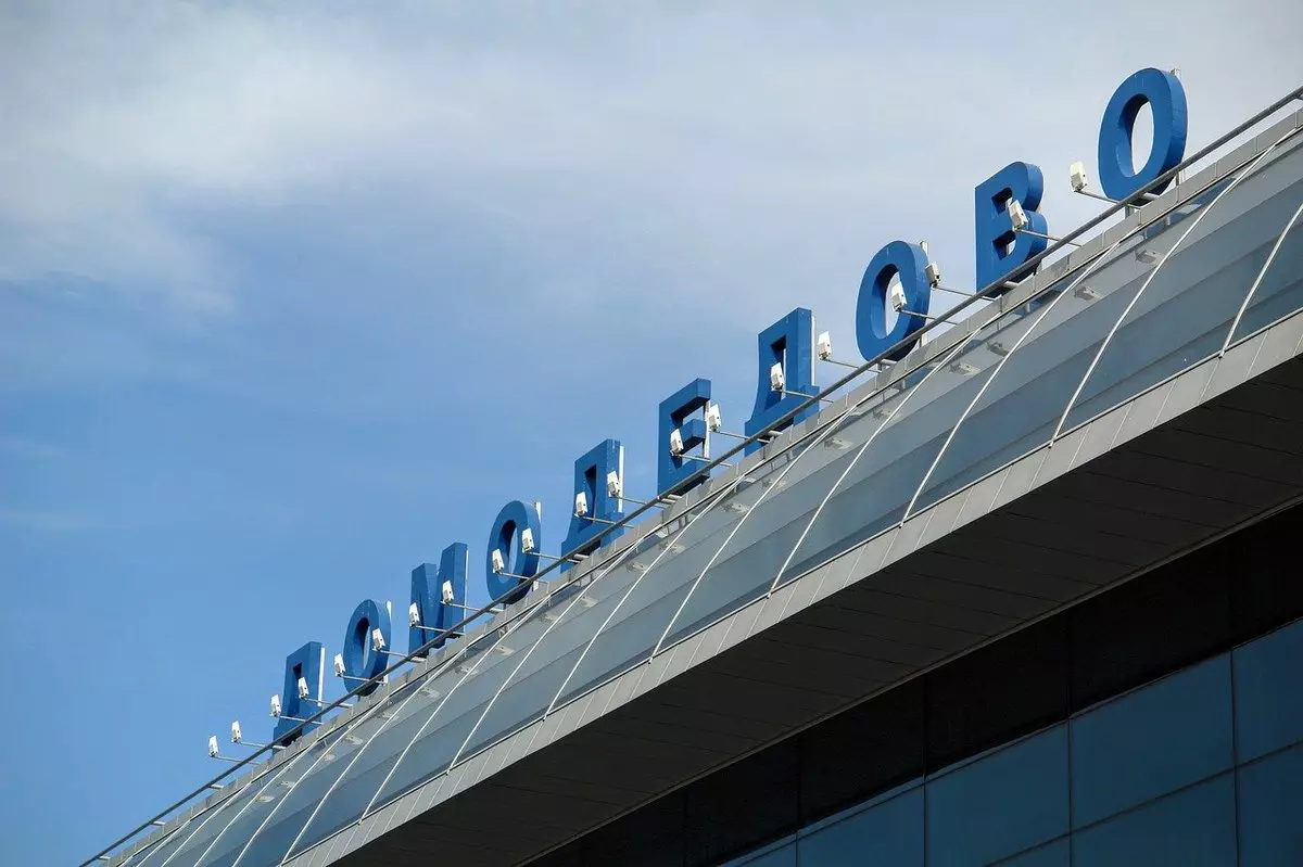149 vluchten van Moskou zijn vastgehouden of geannuleerd vanwege ijsregen