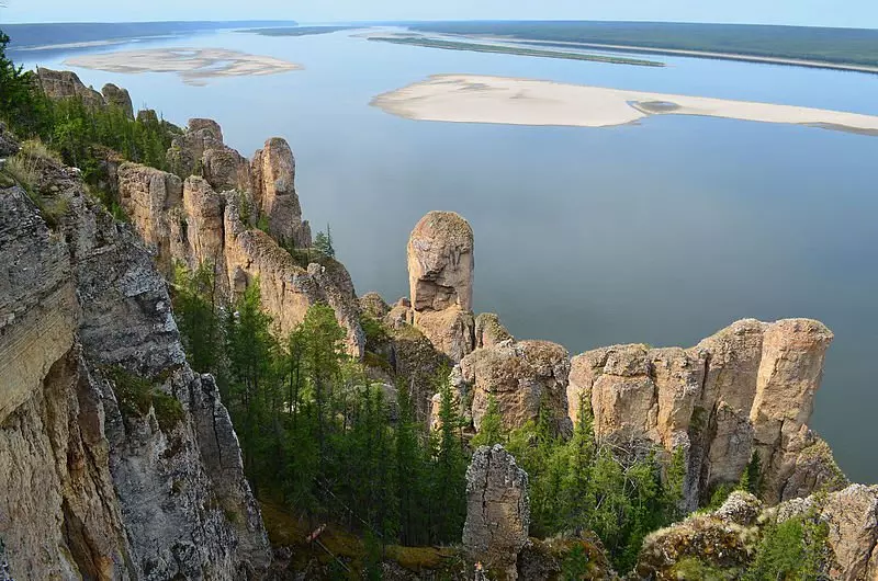 An Yakutia, "Lensky Seilen" sinn Brennen. Dëst ass eng UNESCO National Park an World Heritage Site