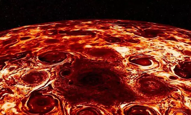 Pizza Pepperoni: NASA liet 9 stoarmen sjen op Jupiter yn ynfraread ljocht