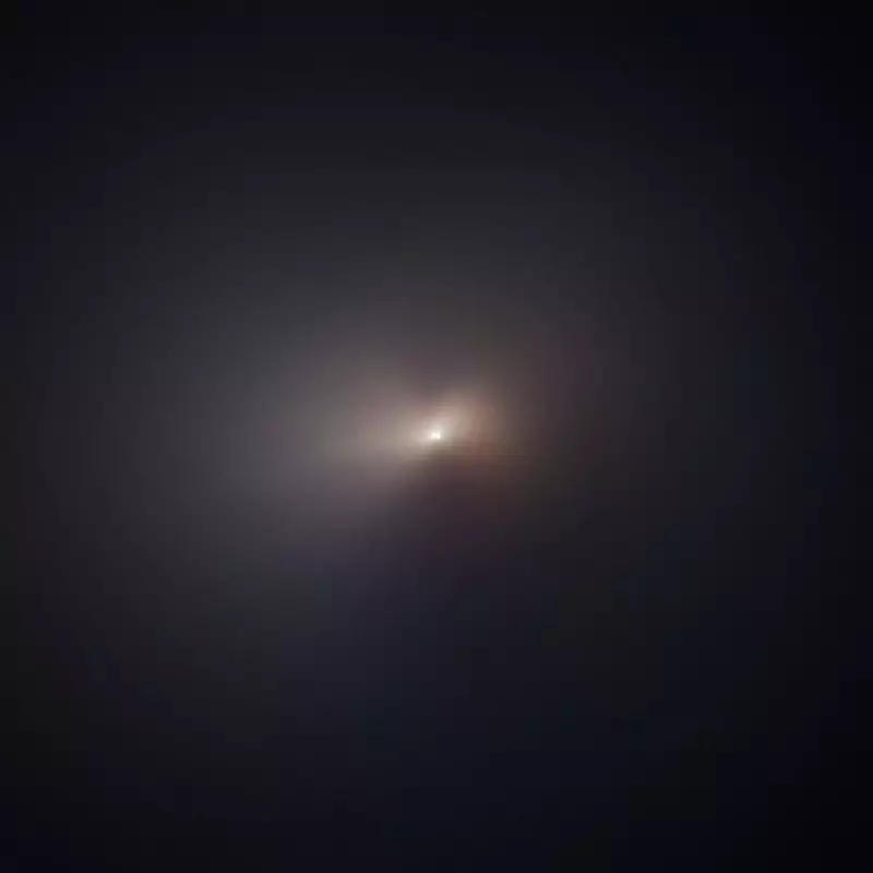 "Hubble" skutt en komet newise nærbilde