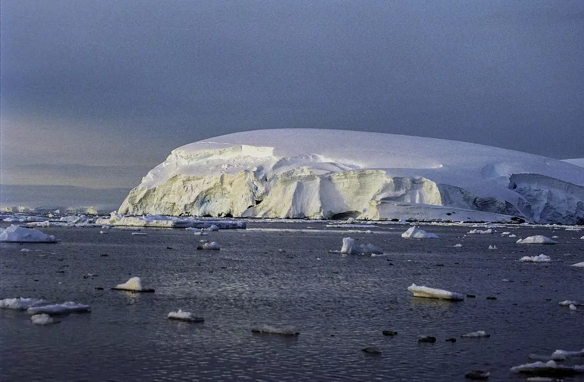 Yn Antarktika foar de earste kear, in aktyf metaaneklaek fan 'e seebedriuwen waard ûntdutsen